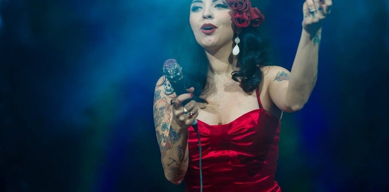 Biografía De Mon Laferte: La Voz Chilena Que Conquistó El Mundo